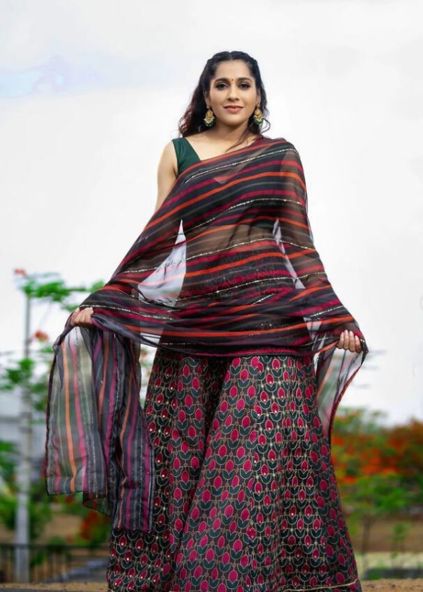 Anchor Rashmi: యాంకర్ రష్మీ అందాల వల.. హాట్ ఫోజులతో తొలిసారి ఇలా ...