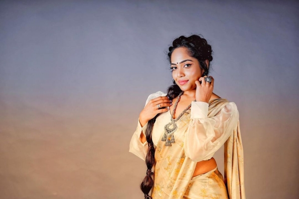 Bigg Boss Malayalam Fame Nimisha New Glamorous Look Viral | ഹോട്ട് ...