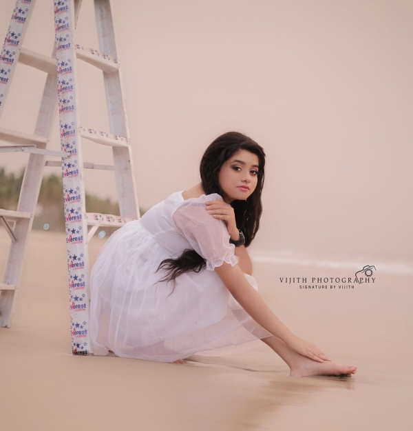 Jo and Jo Fame Saniya Babu Glamorous Photoshoot From Beachside, Viral | കൊച്ചുകുട്ടി അല്ല ...