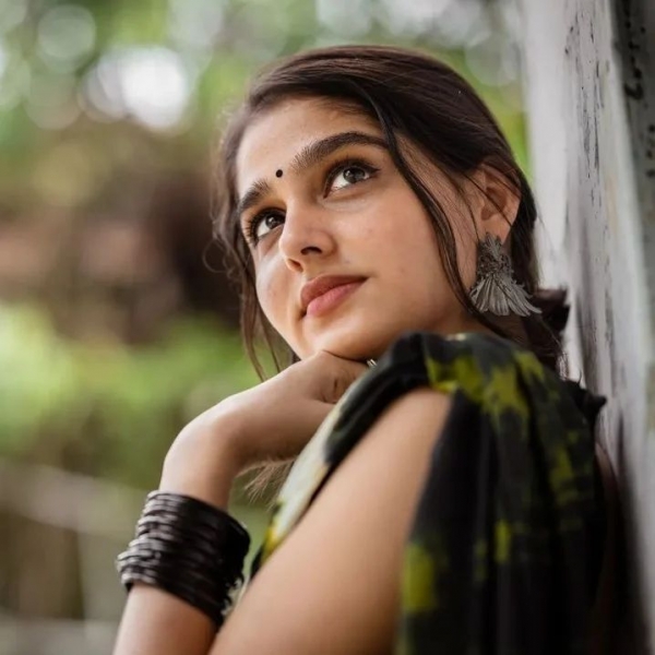Malayalam Actress Anaswara Rajan Stunning Saree Pic Viral in Instagram ...