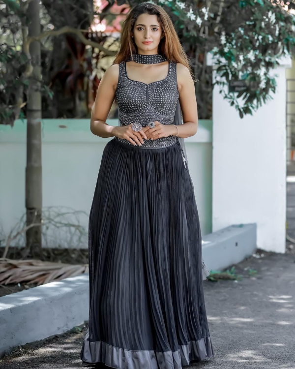 Model And Bigg Boss Fame Angel Thomas New Stunning Look Viral ...