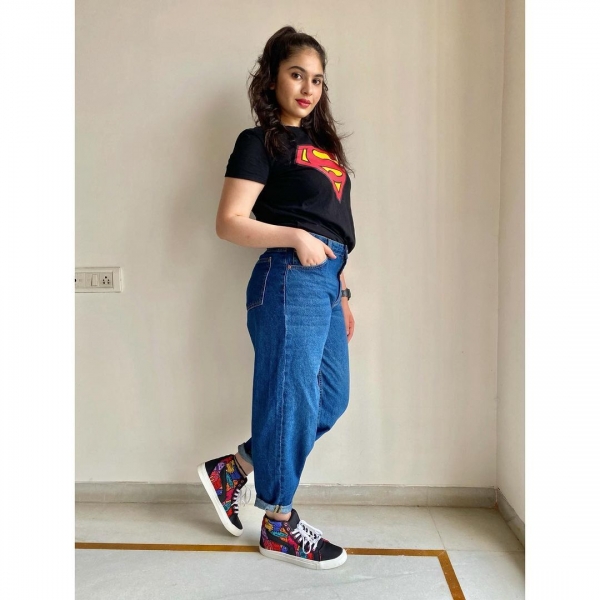 No Smoking Ad Artist Simran Natekar's Glamorous Instagram Clicks | നോ ...