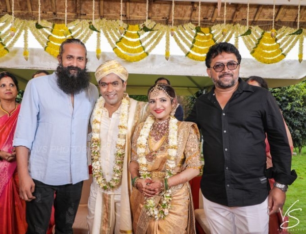 ನಟಿ ಕಾವ್ಯ ಶಾ ಹಾಗೂ ವರುಣ್ ಗೌಡ ಮದುವೆಯಲ್ಲಿ ಸ್ಯಾಂಡಲ್‌ವುಡ್ ಸೆಲೆಬ್ರೆಟಿಗಳ ...