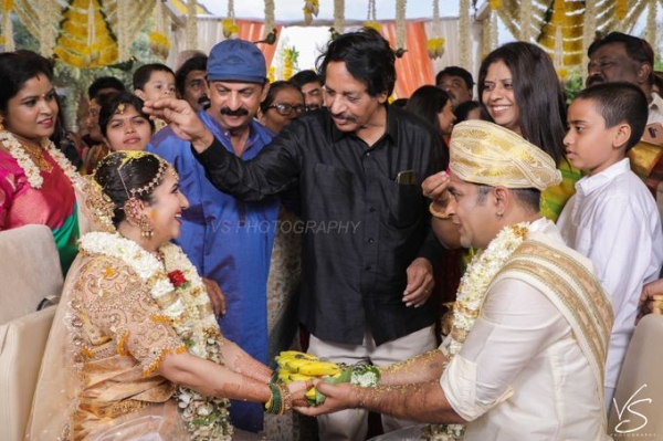 ನಟಿ ಕಾವ್ಯ ಶಾ ಹಾಗೂ ವರುಣ್ ಗೌಡ ಮದುವೆಯಲ್ಲಿ ಸ್ಯಾಂಡಲ್‌ವುಡ್ ಸೆಲೆಬ್ರೆಟಿಗಳ ...