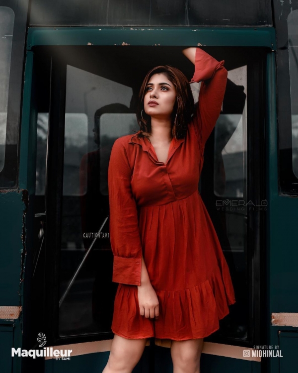 Serial Actress Ashwathy Ash New Glamour And Stylish Photoshoot In Red ...