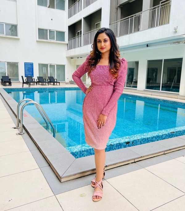 Serial Actress Swathy Nithyanand In Glamour Look, See More ...