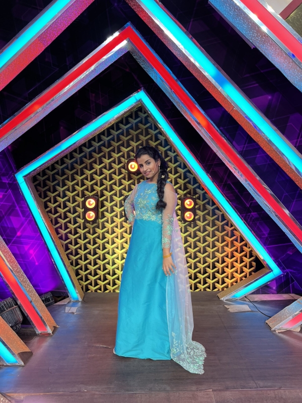 வாராவாரம் வித்தியாசமான கெட்டப்.. ரசிகர்களை கவரும் கோமாளி ஷிவாங்கி ...