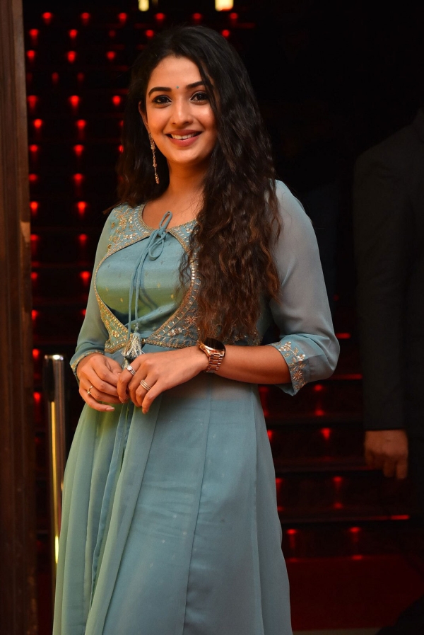 Sonal Monteiro Photos [HD]: Latest Images, Pictures, Stills of Sonal ...