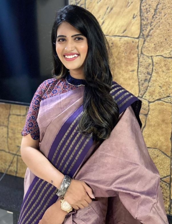 Anchor Sravanthi: యాంకర్ స్రవంతి పరువాల ప్రదర్శన.. అబ్బో అరాచకమైన ...