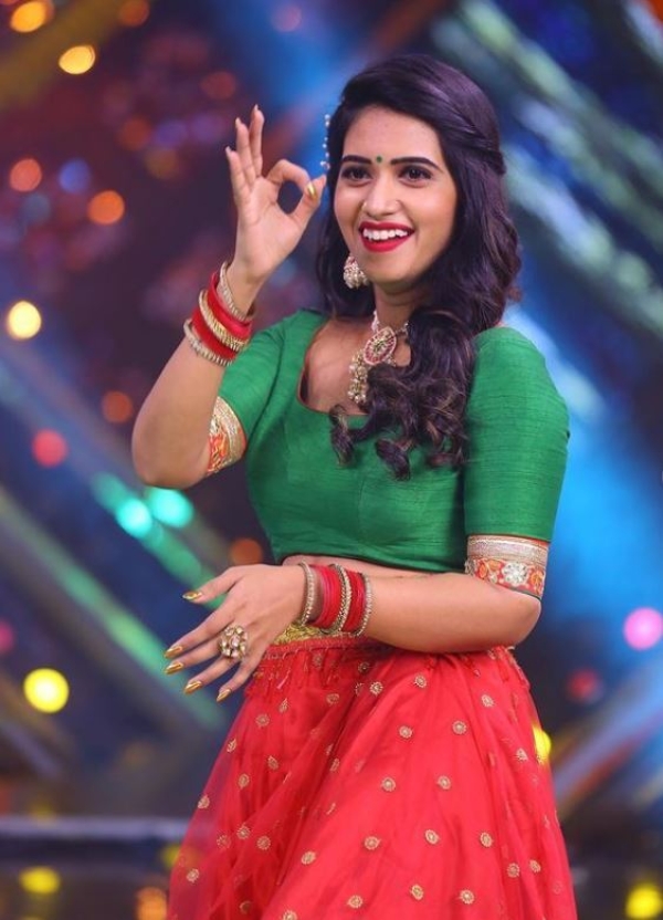 Anchor Sravanthi: యాంకర్ స్రవంతి పరువాల ప్రదర్శన.. అబ్బో అరాచకమైన ...