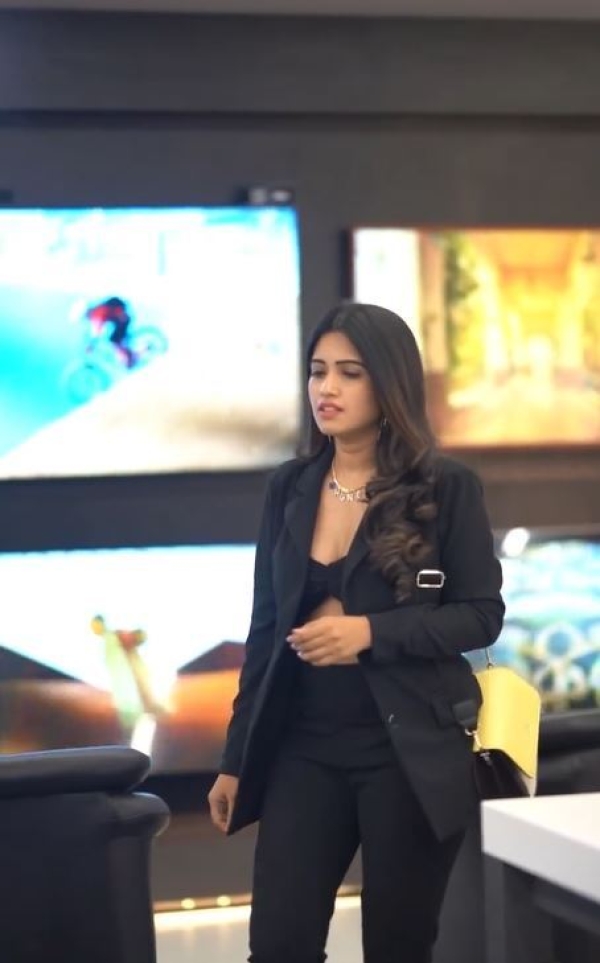 Anchor Sravanthi: యాంకర్ స్రవంతి గ్లామర్ ట్రీట్.. తొలిసారి ఈ రేంజ్‌లో ...