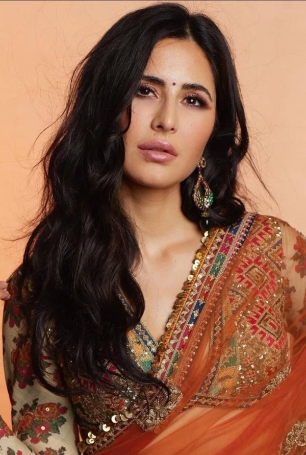 பாலிவுட் குயின் கத்ரினா கையிப் பிறந்தநாள்.. குவியும் வாழ்த்துக்கள் ...