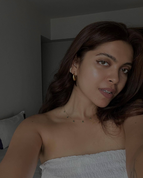 Deepika Padukone's Lookalike's Pictures Go Viral; The Uncanny ...