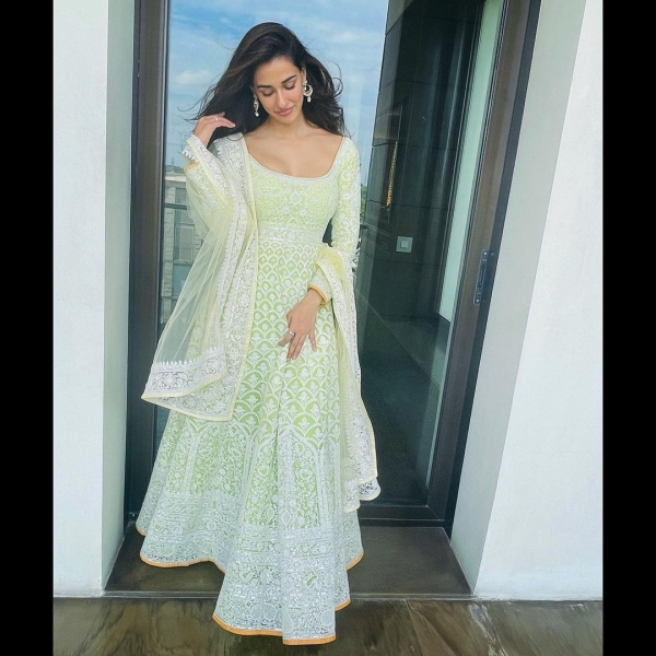 Disha patani: నిత్యం బికినీల్లో దర్శనం ఇచ్చే దిశాను ఇలా పద్దతిగా ...