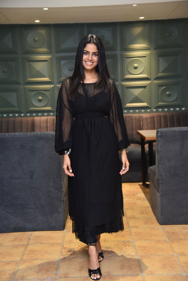 Drishika Chander Photos: Latest HD Images, Pictures, Stills & Pics ...