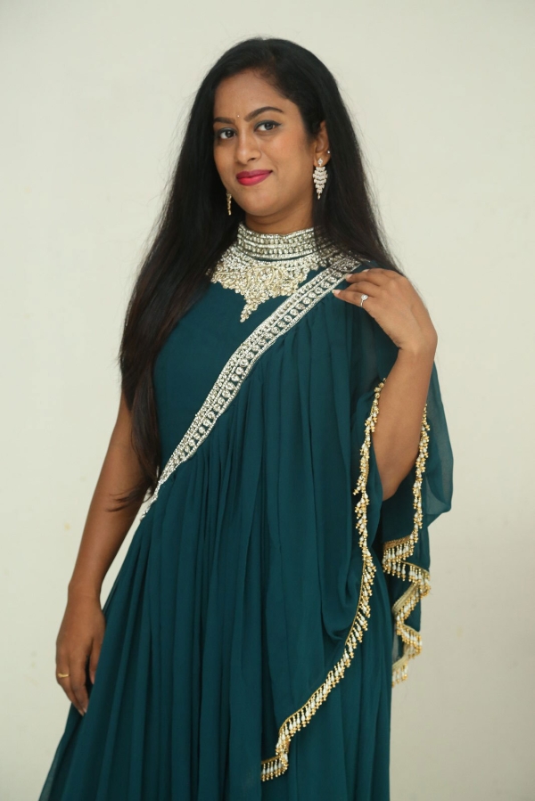 Sakshi Photos: Latest HD Images, Pictures, Stills & Pics - FilmiBeat