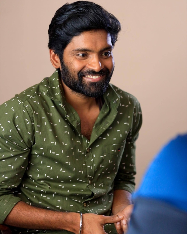 Vetri Photos: Latest HD Images, Pictures, Stills & Pics - FilmiBeat