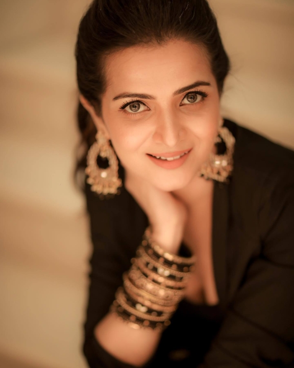 அழகு டாலாய் சொக்க வைக்கும் டிடி நீலகண்டன்...இந்த அழகுக்கு முன்னால மொத்த ...