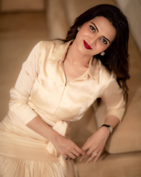 அழகு டாலாய் சொக்க வைக்கும் டிடி நீலகண்டன்...இந்த அழகுக்கு முன்னால மொத்த ...