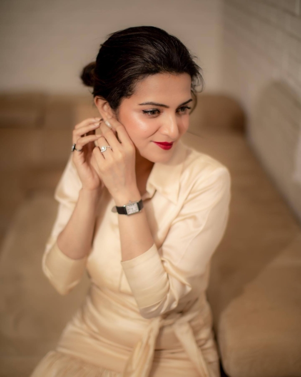 அழகு டாலாய் சொக்க வைக்கும் டிடி நீலகண்டன்...இந்த அழகுக்கு முன்னால மொத்த பேரும் காலி | Actress DD ...