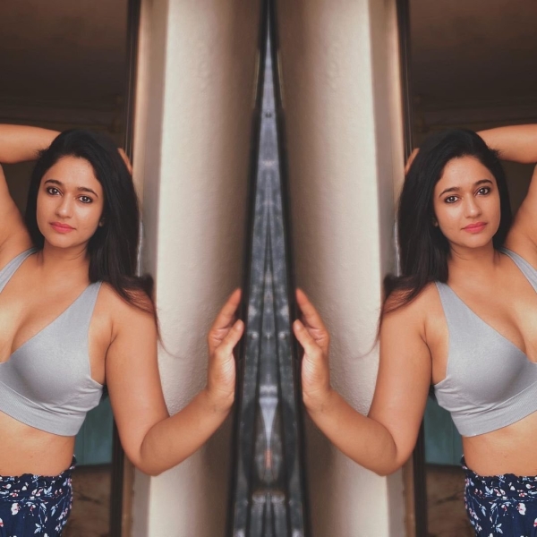 பிகினியில் பூனம் பஜ்வா..தெறிக்கும் ரசிகர்களின் கமெண்ட்ஸ்! | Actress Poonam Bajwa swimsuit photos ...