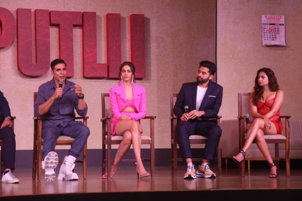 Akshay Kumar Jacky Baghnani Rakul Preet Singh Sargun Mehta at Trailer ...