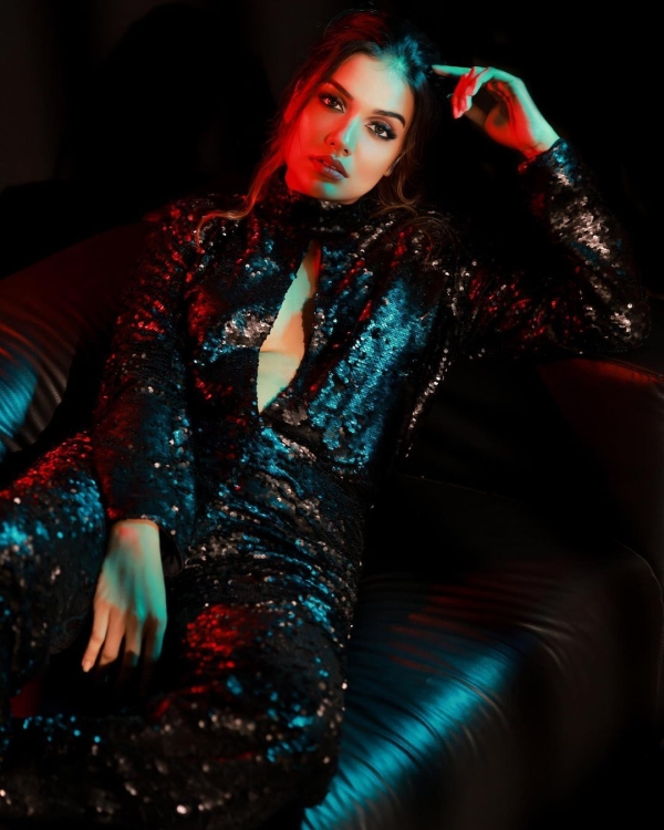 Divya Agarwal Photos [HD]: Latest Images, Pictures, Stills of Divya ...