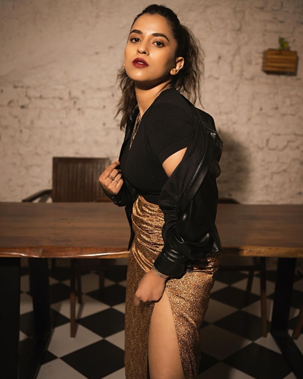 Komalee Prasad Sizzling Photoshoot in Black Outfit