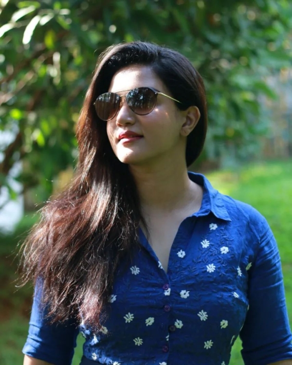 Mollywood Actress Honey Rose has a Busy Schedule in Telungu Industry ...