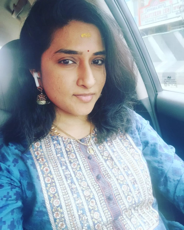 அந்த சிரிப்பு அப்படியே இருக்கே.. வேலம்மாள் சீரியல் நடிகை ரம்யா ...