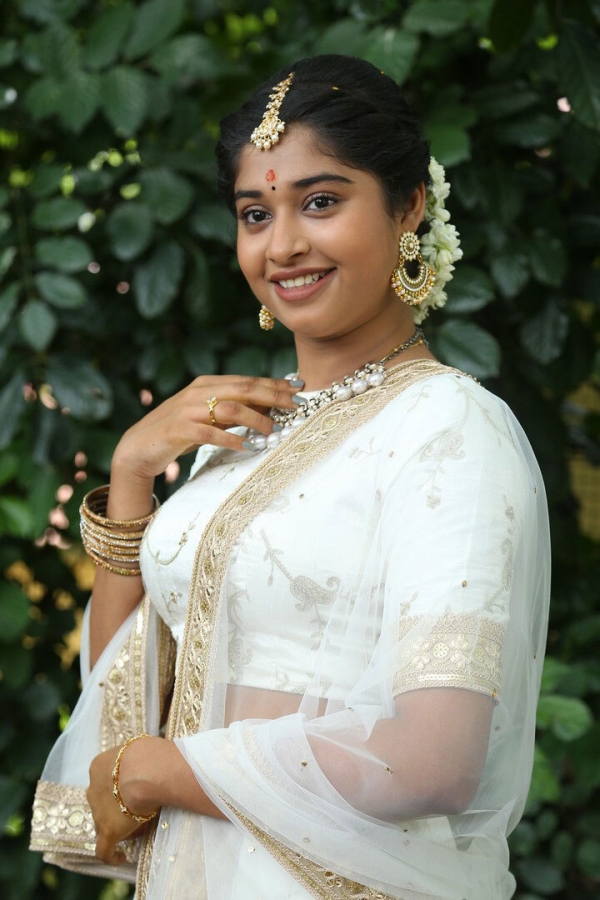 Shrasti Verma Photos: Latest HD Images, Pictures, Stills & Pics - FilmiBeat