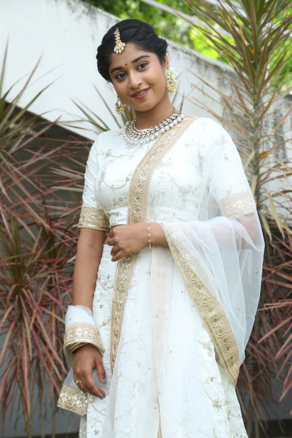 Shrasti Verma Photos: Latest HD Images, Pictures, Stills & Pics - FilmiBeat