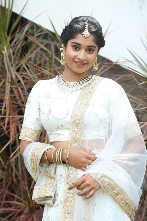 Shrasti Verma Photos: Latest HD Images, Pictures, Stills & Pics - FilmiBeat