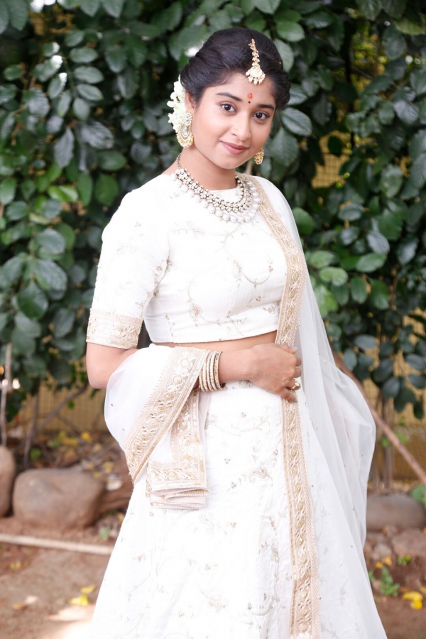 Shrasti Verma Photos: Latest HD Images, Pictures, Stills & Pics - FilmiBeat