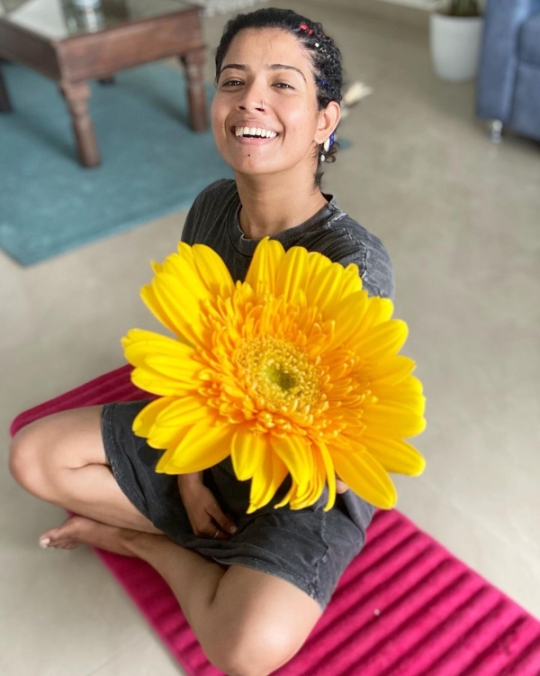 Singer Amrutha Suresh's Cute Instagram Post After Workout Goes Viral on ...