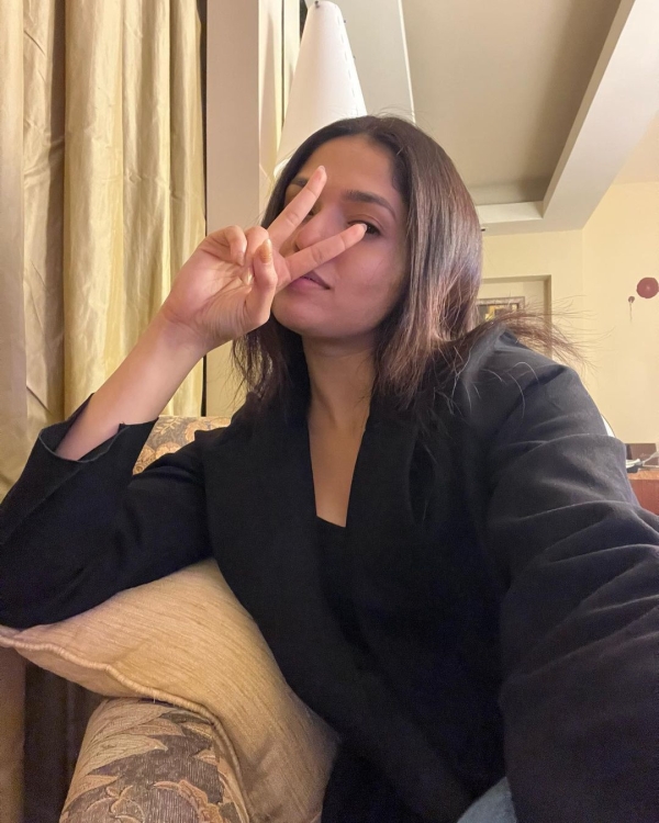 பீச் மணலில் ஈரம் சொட்ட சொட்ட போஸ்.. சுனைனாவின் வேற லெவல் போட்டோஸ் ...