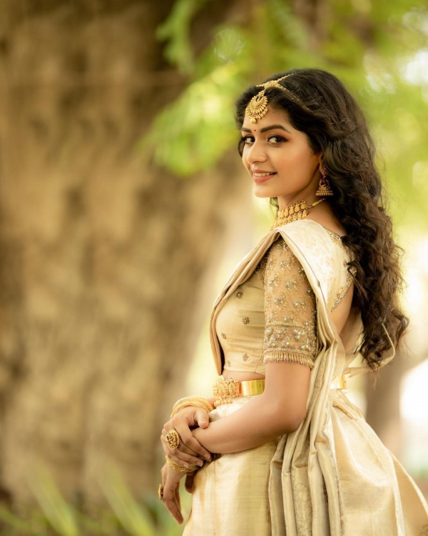 குந்தவையாகவே மாறிய அதீதி ஷங்கர்.. என்ன க்யூட்டா இருக்காங்க! | Actress ...