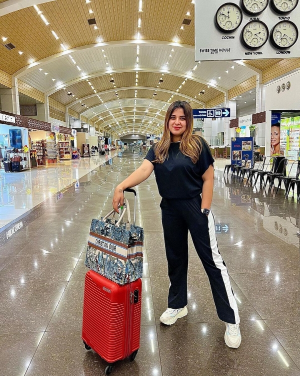 ಅಪರ್ಣಾ ಥಾಮಸ್ ಗ್ಲಾಮರ್‌ & ಟ್ರೆಡೀಷನಲ್‌ ಫೋಟೊಗಳು | Actress Aparna Thomas Hot ...