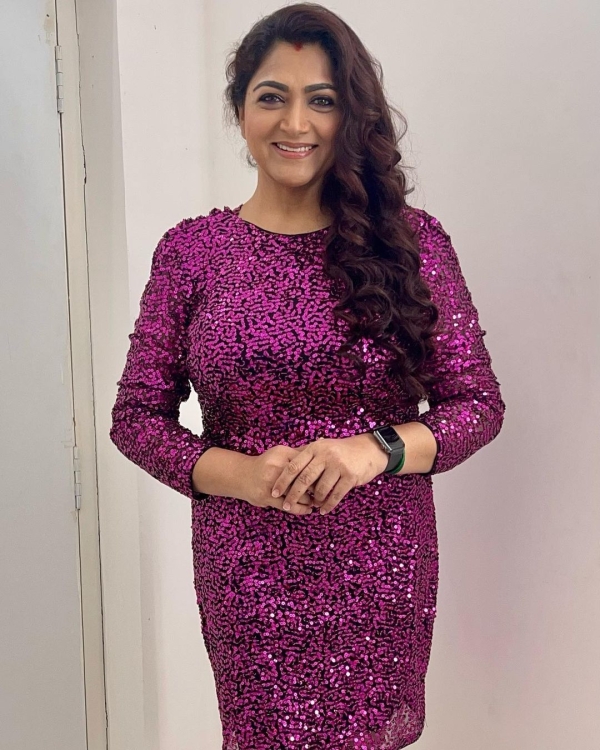 பிறந்தநாள் கொண்டாட்டத்தில் குஷ்பூ.. நீங்க ஒல்லியா ஆனாலும் அழகுதான் ...