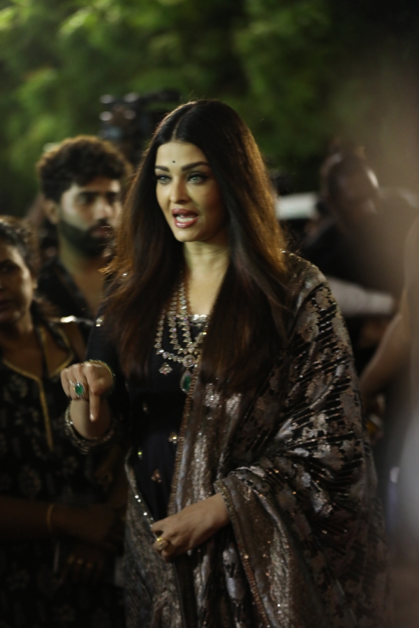 Aishwarya Rai Bachchan Looks Stunning At Ponniyin Selvan Trailer Launch