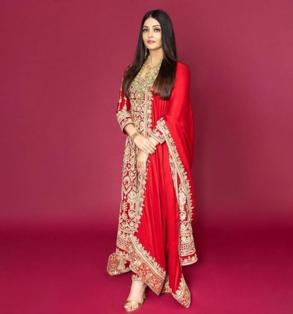 Aishwarya Rai Bachchan Redefines Hotness In Red Anarkali Suit