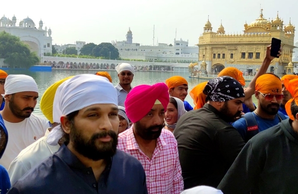 Allu Arjun with family at golden temple to seek blessings