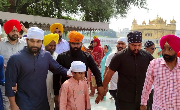 Allu Arjun with family at golden temple to seek blessings