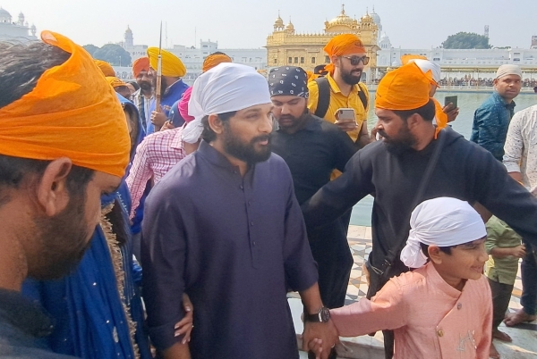 Allu Arjun with family at golden temple to seek blessings