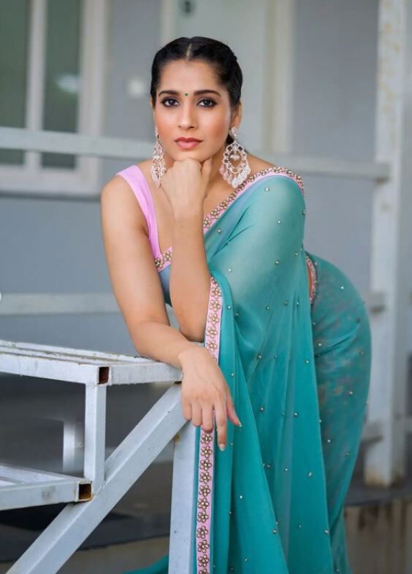 Anchor Rashmi: యాంకర్ రష్మీ క్యూట్ పిక్స్ వైరల్.. అబ్బో చీరలోనూ ఏముంది ...