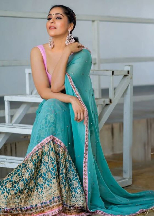 Anchor Rashmi: యాంకర్ రష్మీ క్యూట్ పిక్స్ వైరల్.. అబ్బో చీరలోనూ ఏముంది ...