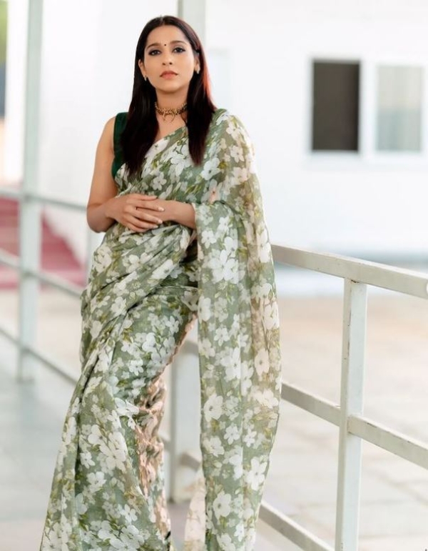 Anchor Rashmi: యాంకర్ రష్మీ క్యూట్ పిక్స్ వైరల్.. అబ్బో చీరలోనూ ఏముంది ...