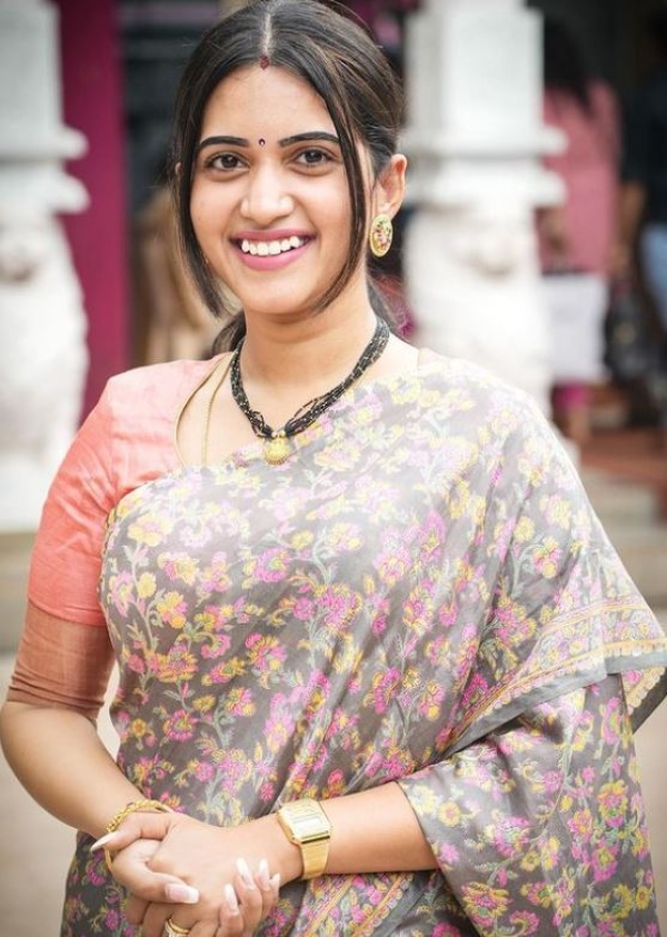 Anchor Sravanthi: యాంకర్ స్రవంతి అందాల ఆరాచకం.. అబ్బో ఏముంది గురూ ...