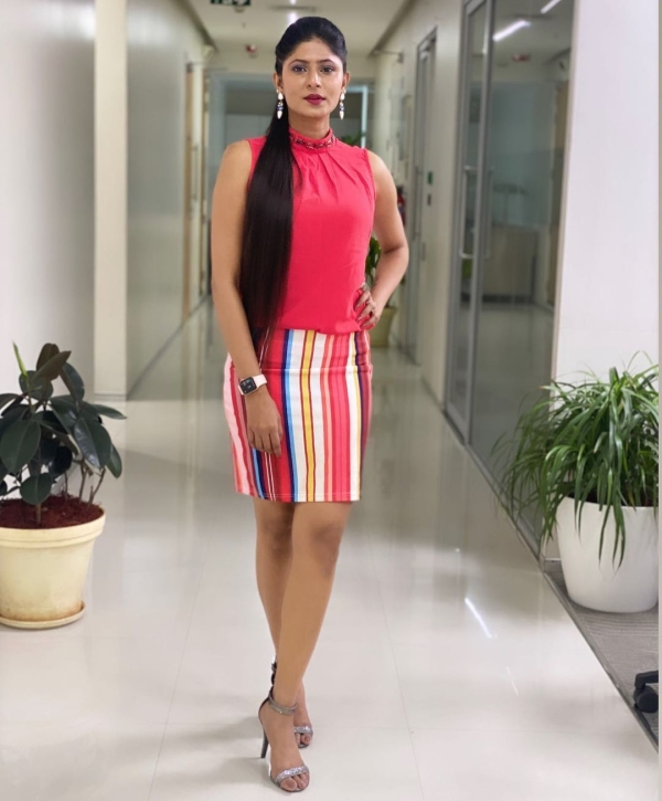 Bigg Boss Telugu 6: బిగ్ బాస్ లోకి అడుగు పెట్టిన యాంకర్ నేహా చౌదరి ...