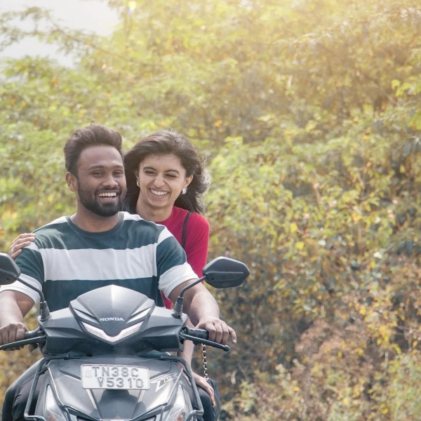 எக்கச்சக்க கவர்ச்சியில் எருமை சாணி ஹரிஜா.. ஜாக்கெட் இல்லாமல் சேலை ...